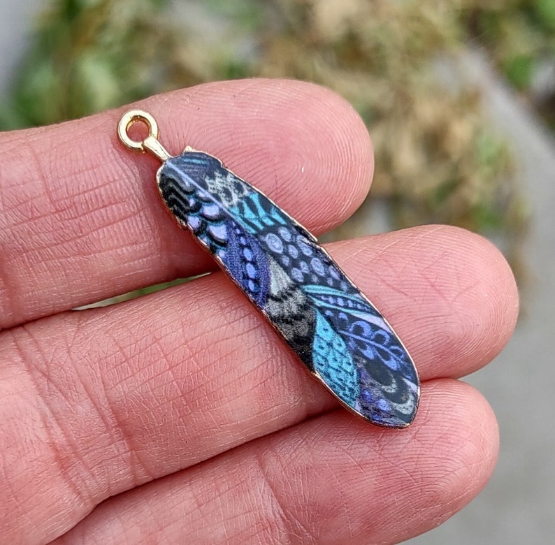 4 Blue Purple and Black Feather Charms Pendants With Gold Tone Backing ...