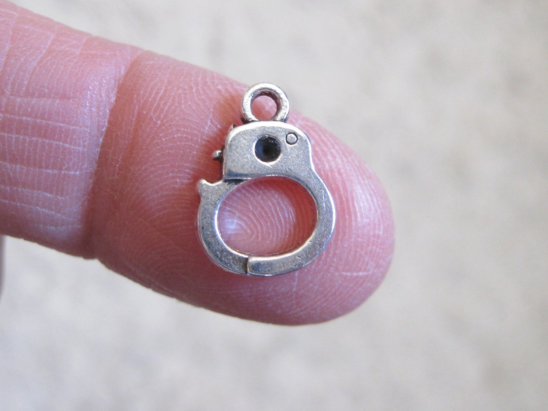 20 Handcuff Charms in Silver Tone C3563 - Etsy