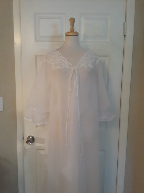 Vintage Seamprufe White Nylon Nightgown Size 32 Gem