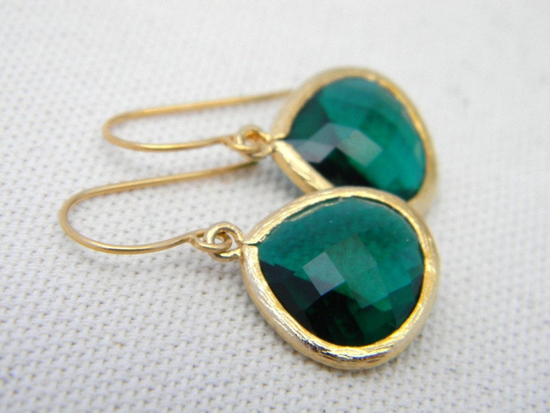 Emerald Green Earrings in Gold dangle Earrings-drop - Etsy