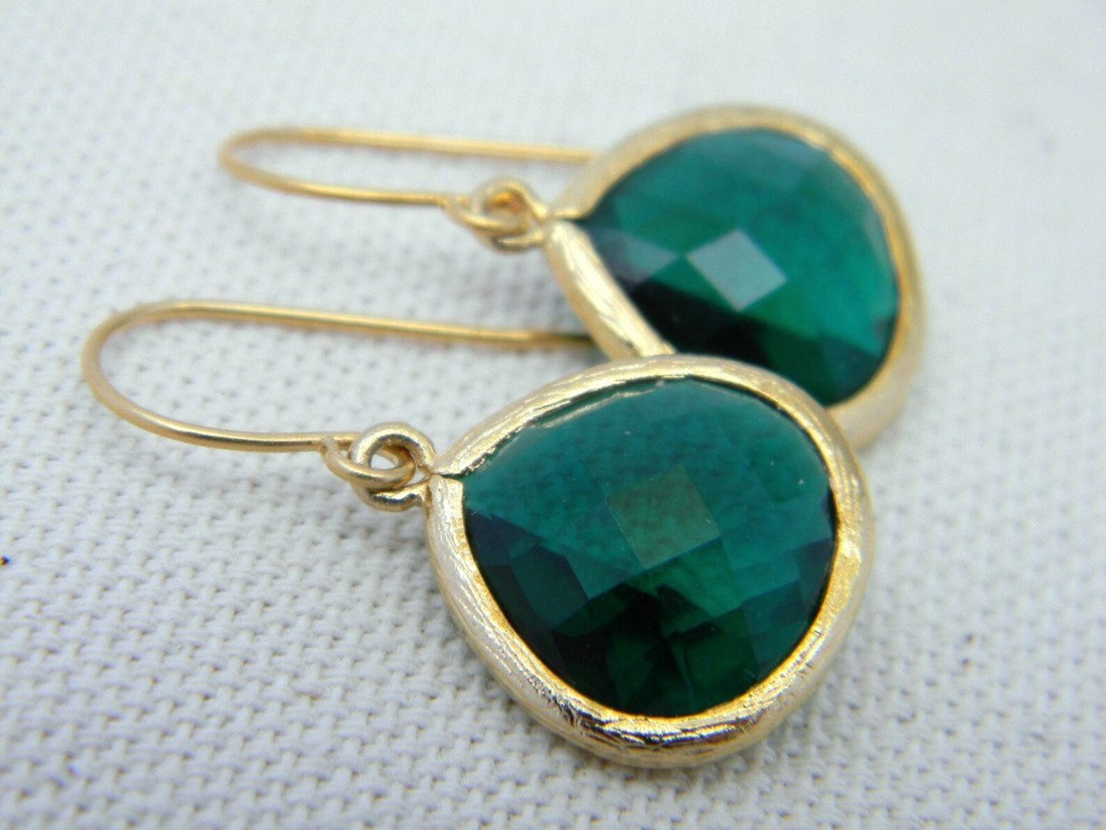 Emerald Green Earrings in Gold dangle Earrings-drop - Etsy