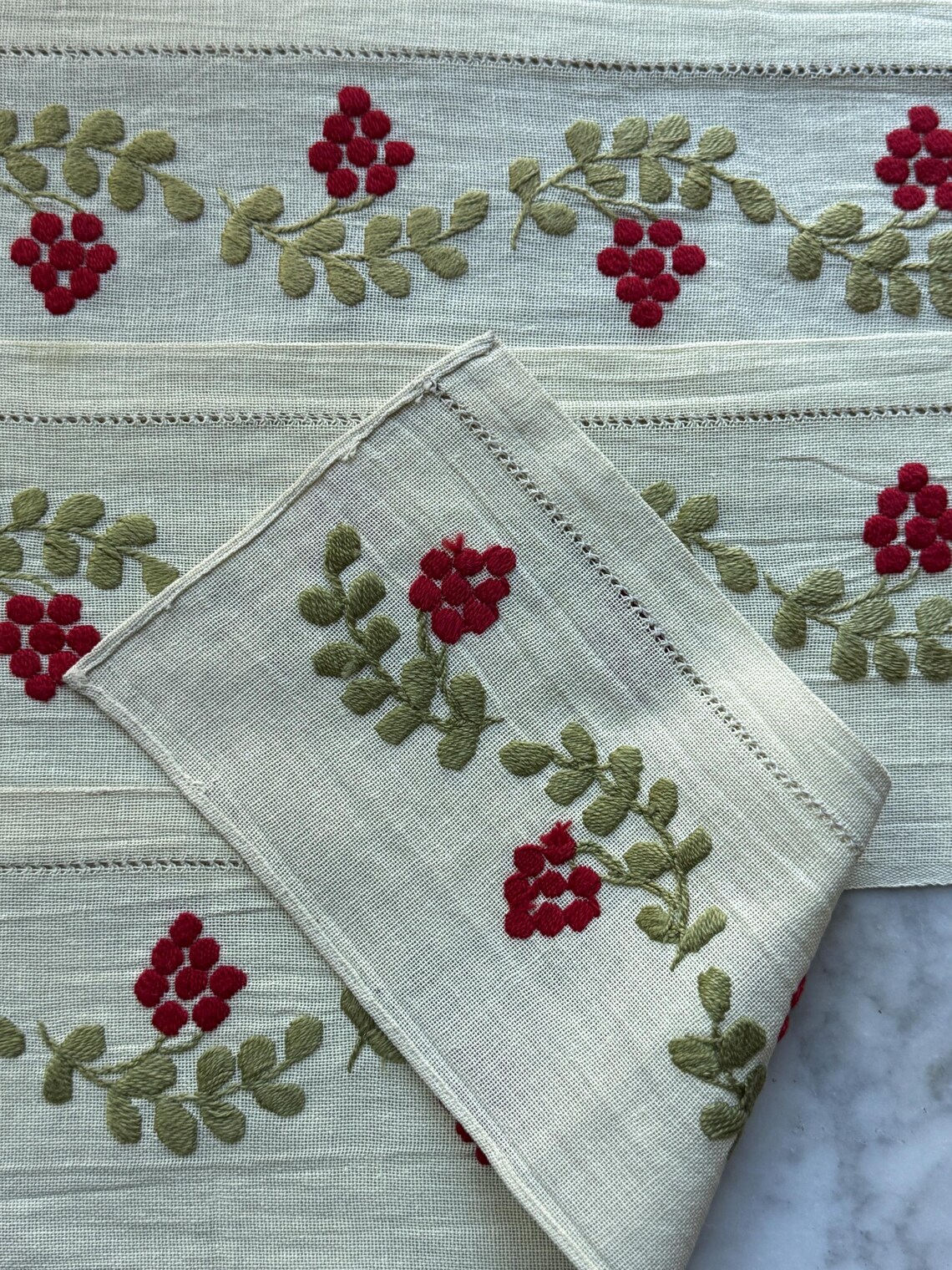 Set of 4 Vintage 1940s Hand-embroidered Linen Panels: Red Berry Vine ...