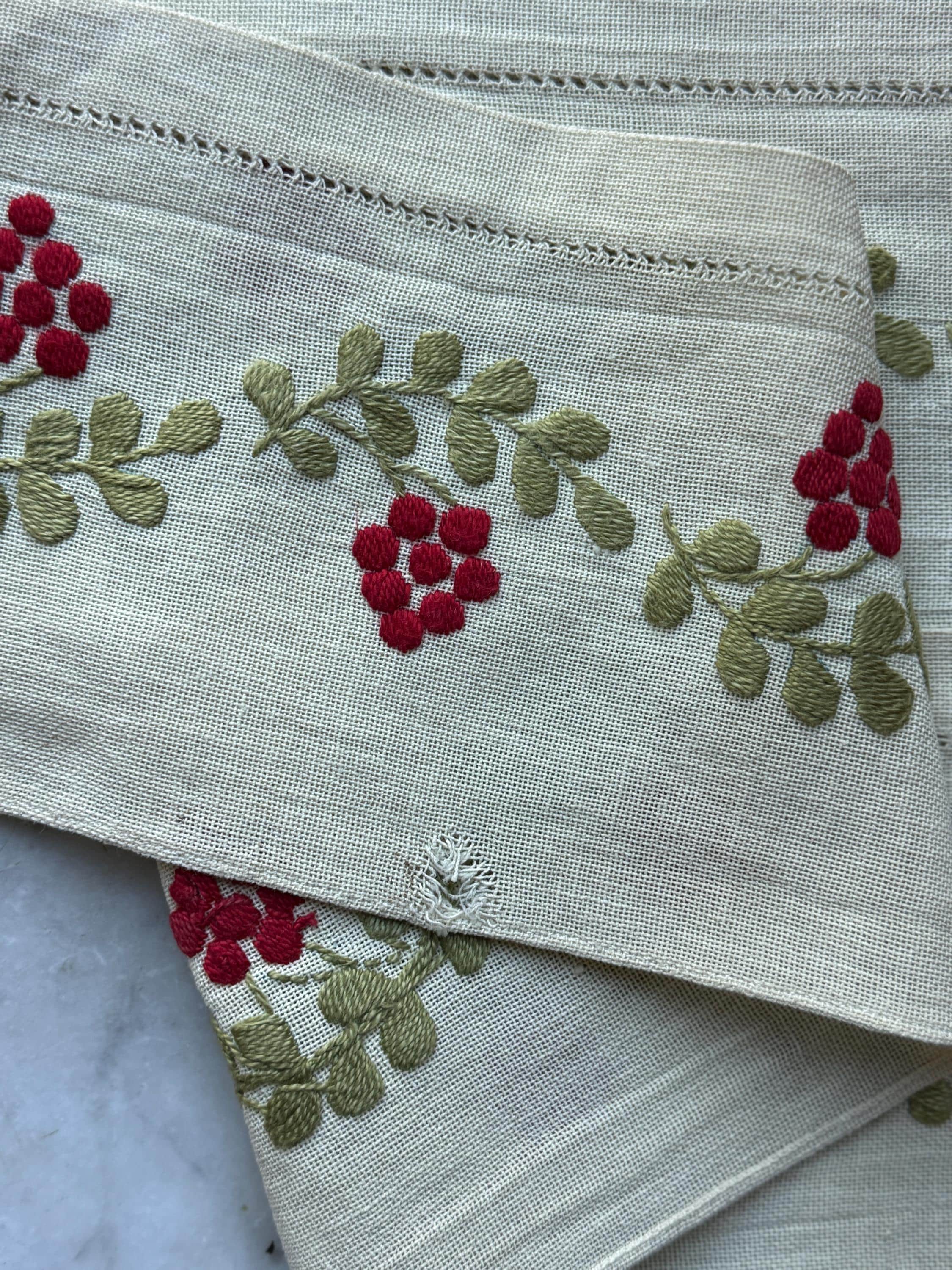 Set of 4 Vintage 1940s Hand-embroidered Linen Panels: Red Berry Vine ...