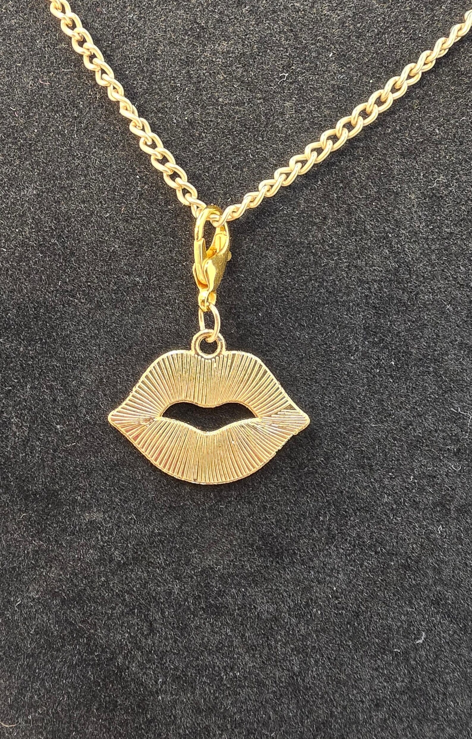 Vintage Enamel Red Lips Gold Tone Charm - Pendant. - Etsy