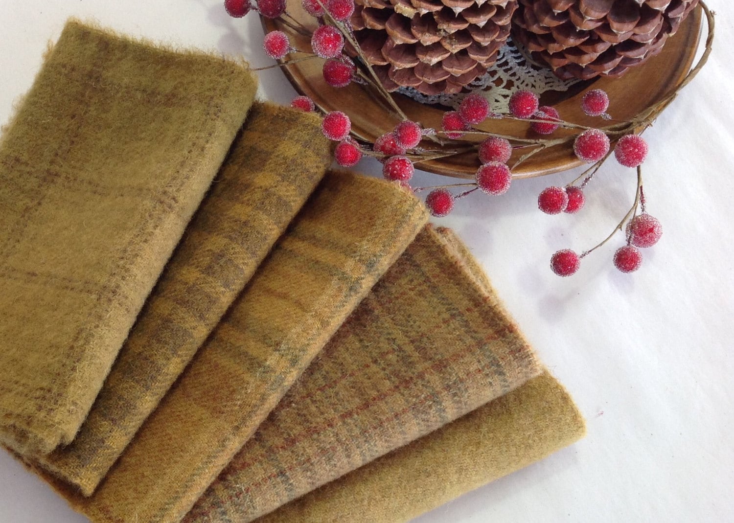 Golden Starlight, Hand dyed wool fabric for Rug Hooking and Applique, 5 ...