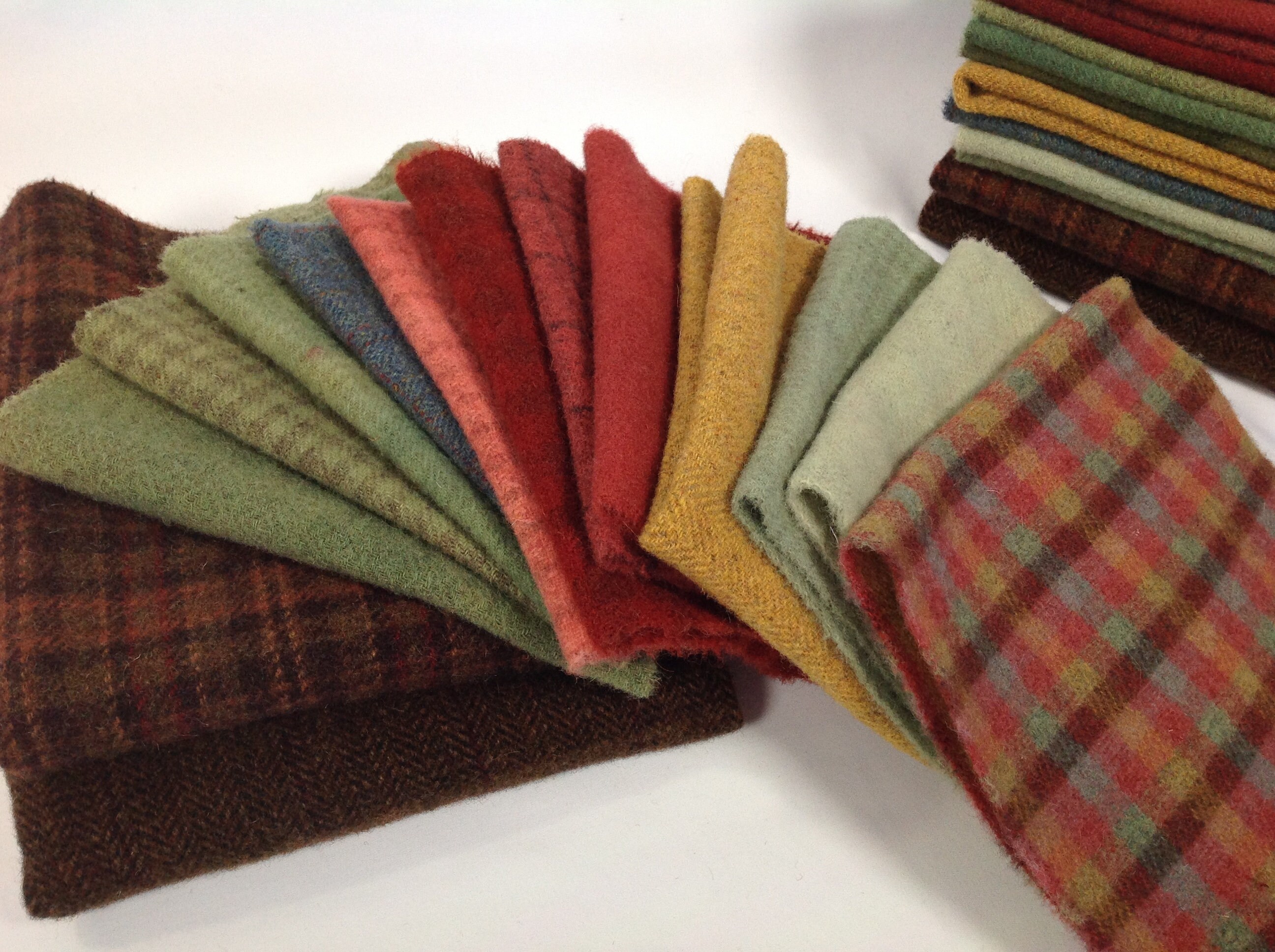 WOOL PACK for Primitive Rug Hooking, Applique and Quilting, Floral ...