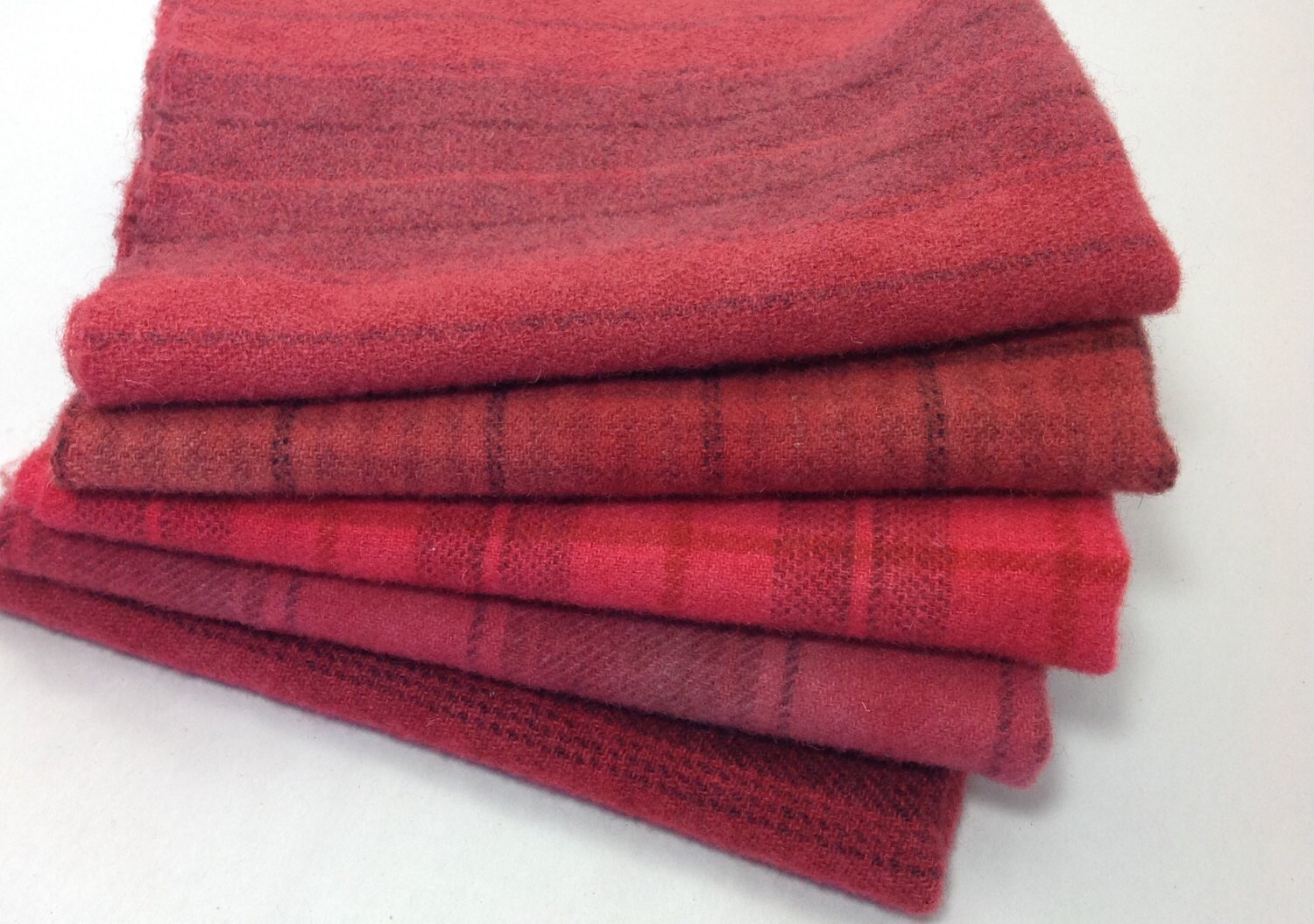 5) Fat 1/8ths, Crimson Reds, Hand Dyed Wool Fabric, W310, Soft Warm Red ...