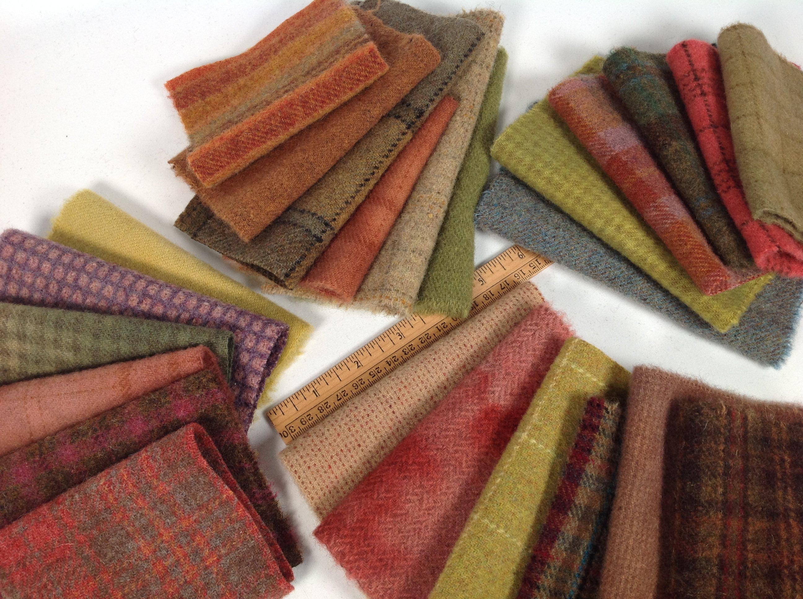 Autumn Garden, 24 Wool Pieces for Applique and Craft projects, W477 ...