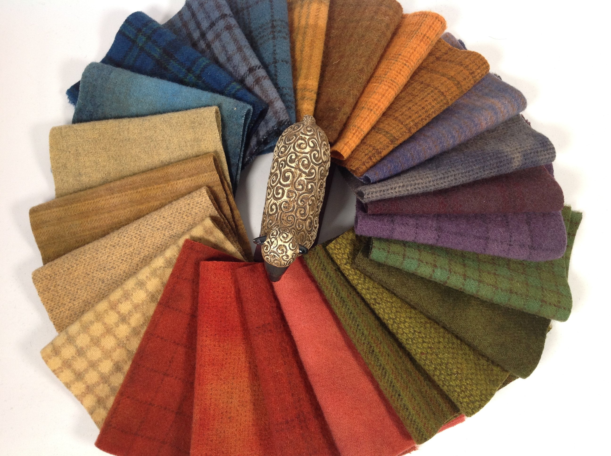 Country Cabin Wool Scraps, 24 pieces, for Applique and Craft projects ...