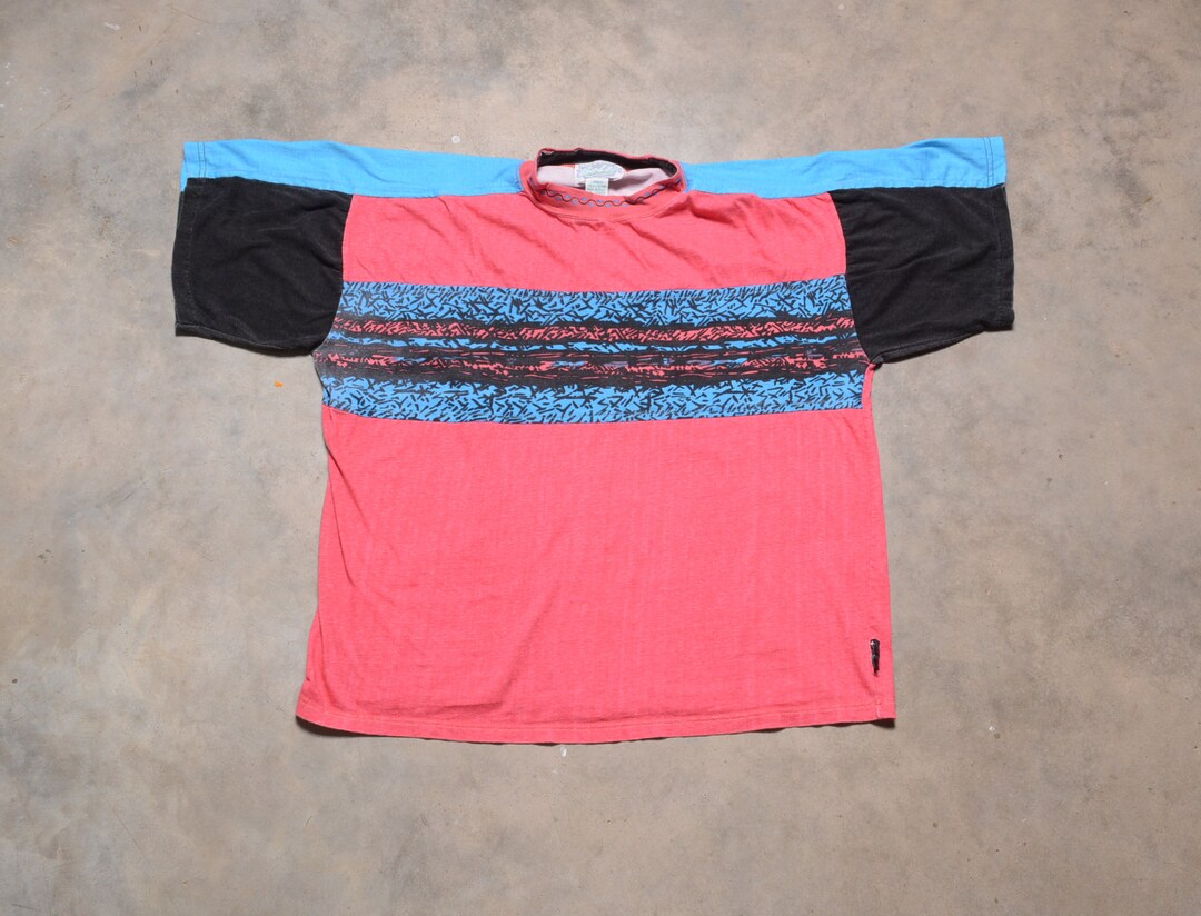 Vintage 90s Lightning Bolt T-shirt Pink Black Blue Color Black Abstract ...