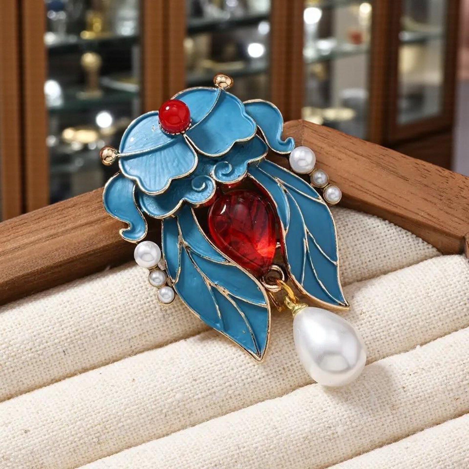 Elegant Cicada Pearl Brooch Pin – Antique-style Insect Jewelry for ...