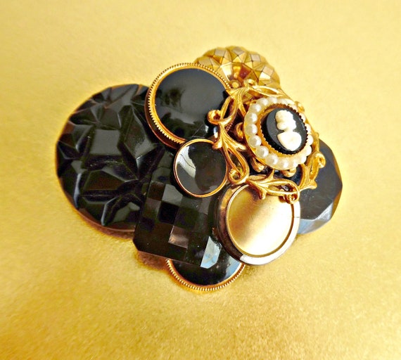 Vintage Buttons Brooch, Black and Gold Buttons Domed … - Gem