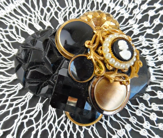Vintage Buttons Brooch, Black and Gold Buttons Domed … - Gem