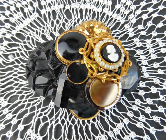 Vintage Buttons Brooch, Black and Gold Buttons Domed … - Gem