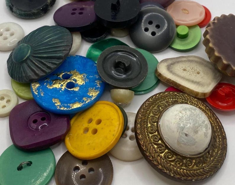 Mystery Scoop of Buttons — Vintage, Novelty, and Crafty Surprise - Etsy