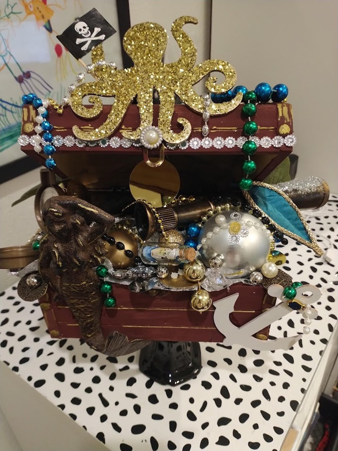 GASPARILLA Decor Table Top Display Centerpiece Wreath Treasure Chest ...