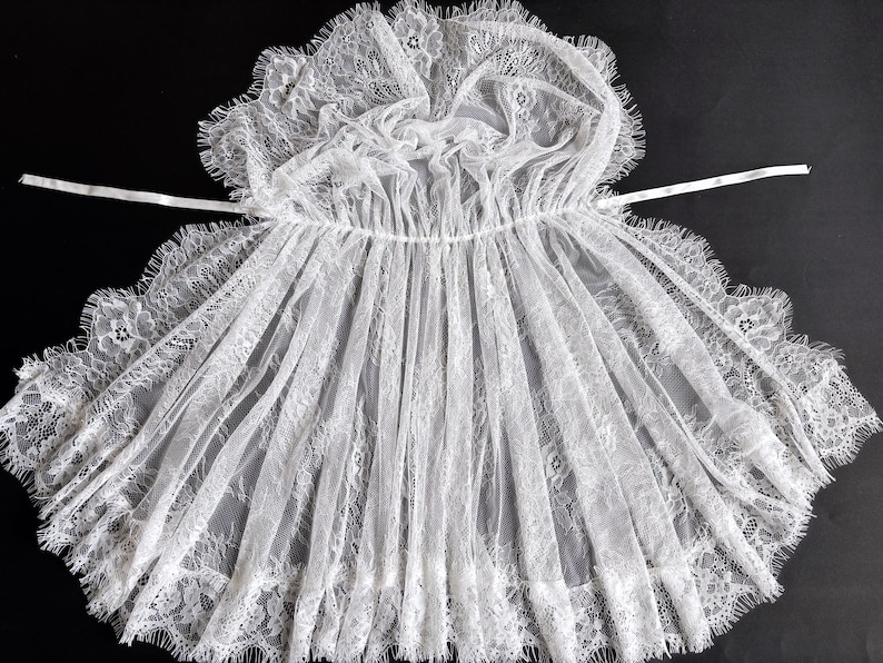 Lace Wedding Veil Shawl for Bride, Chapel Lace Mantilla, Short Bridal ...