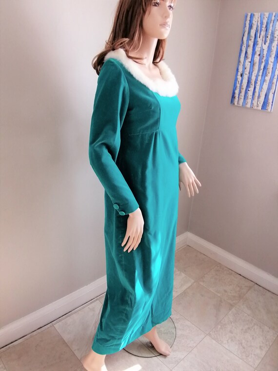 Vintage 1960s // Mod Emerald Turquoise Velvet // Hand… - Gem