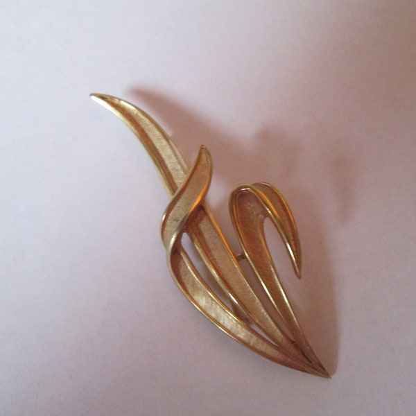 Trifari Pin Brooch - Etsy