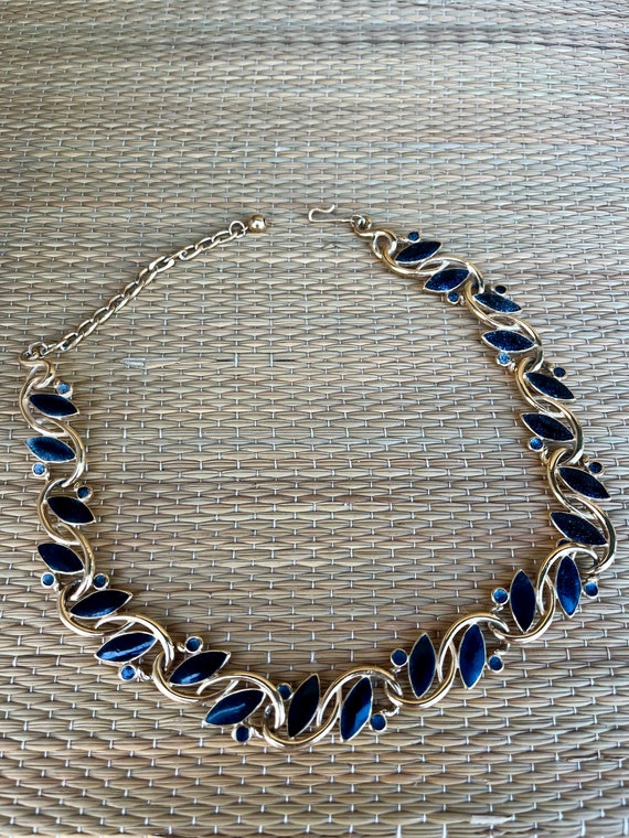 Vintage signed trifari black - Gem