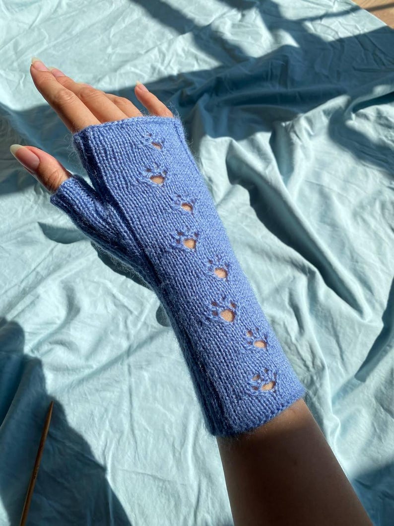 Paw Prints in Snow - Knitting Pattern for Lace Fingerless Gloves ...