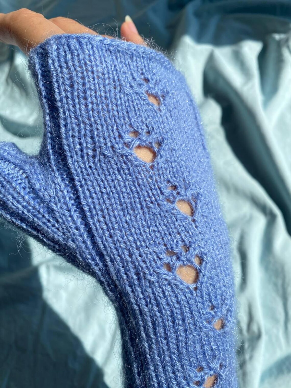 Paw Prints in Snow - Knitting Pattern for Lace Fingerless Gloves ...