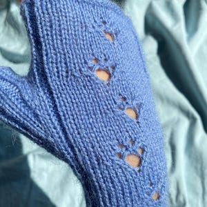 Paw Prints in Snow - Knitting Pattern for Lace Fingerless Gloves ...