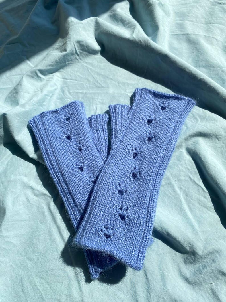 Paw Prints in Snow - Knitting Pattern for Lace Fingerless Gloves ...