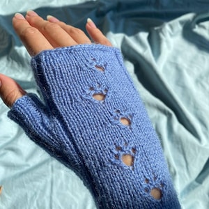 Paw Prints in Snow - Knitting Pattern for Lace Fingerless Gloves ...