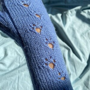 Paw Prints in Snow - Knitting Pattern for Lace Fingerless Gloves ...