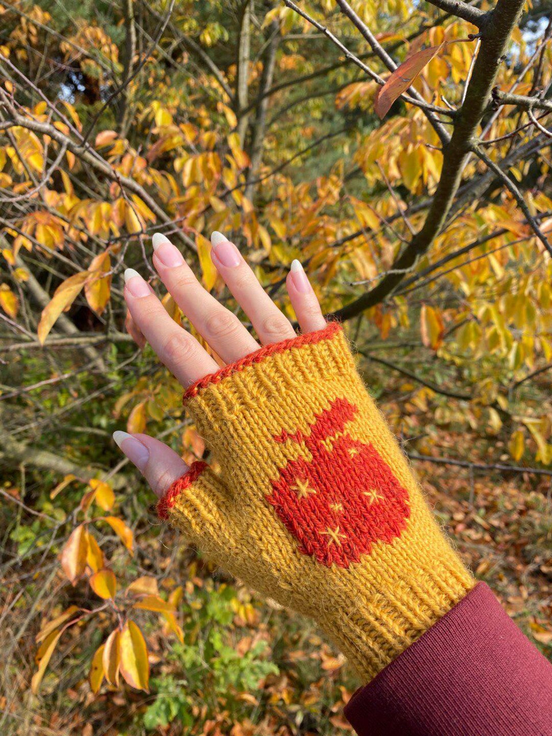 Winter Apples Gloves - Knitting Pattern for Fingerless Gloves / Mitts ...