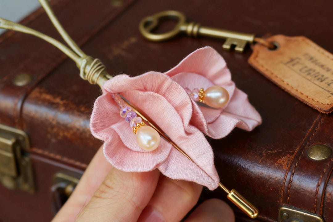 Calla Lily Flower Brooch, Calla Lily Brooches, Silk Floral Wedding ...