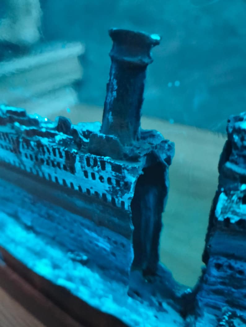 Titanic Ship Resin Lamp, RGB LED Lights, Ocean Diorama - Etsy