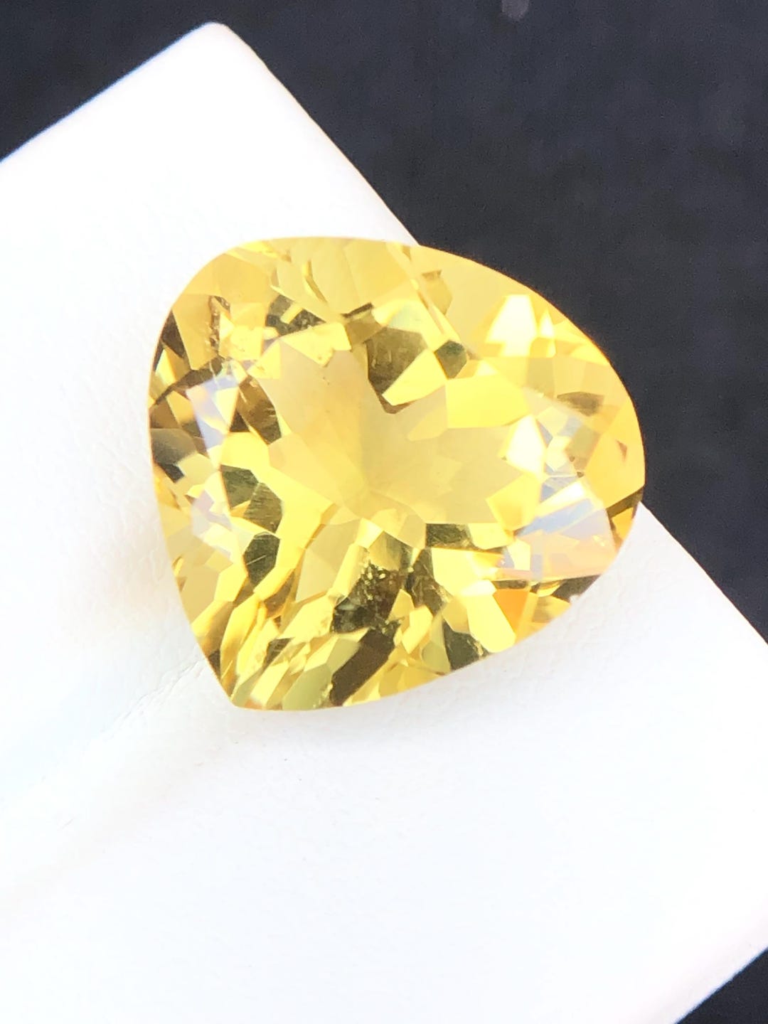 Natural Beryl 14.20 MM 8.35 Carats, Golden Color Heart Attractive ...