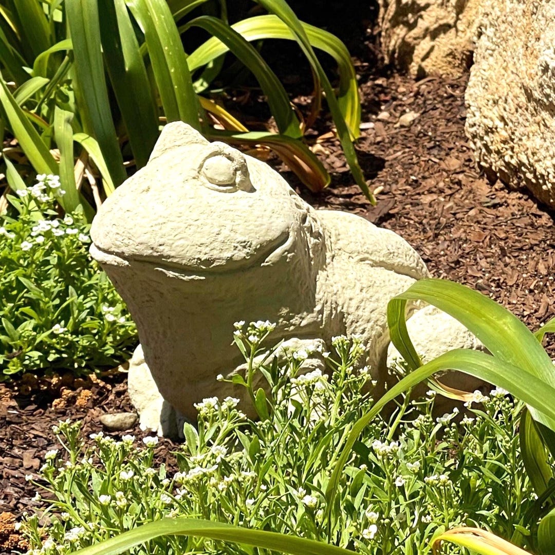 VINTAGE HAPPY FROG: Solid Stone Statue. Home & Garden Decor. Outdoors ...