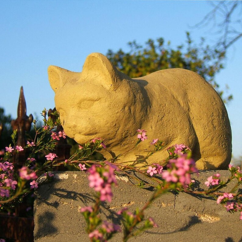 PEEKING KITTEN STATUE: Solid Stone Cat. Home Garden Decor. Outdoor Safe ...