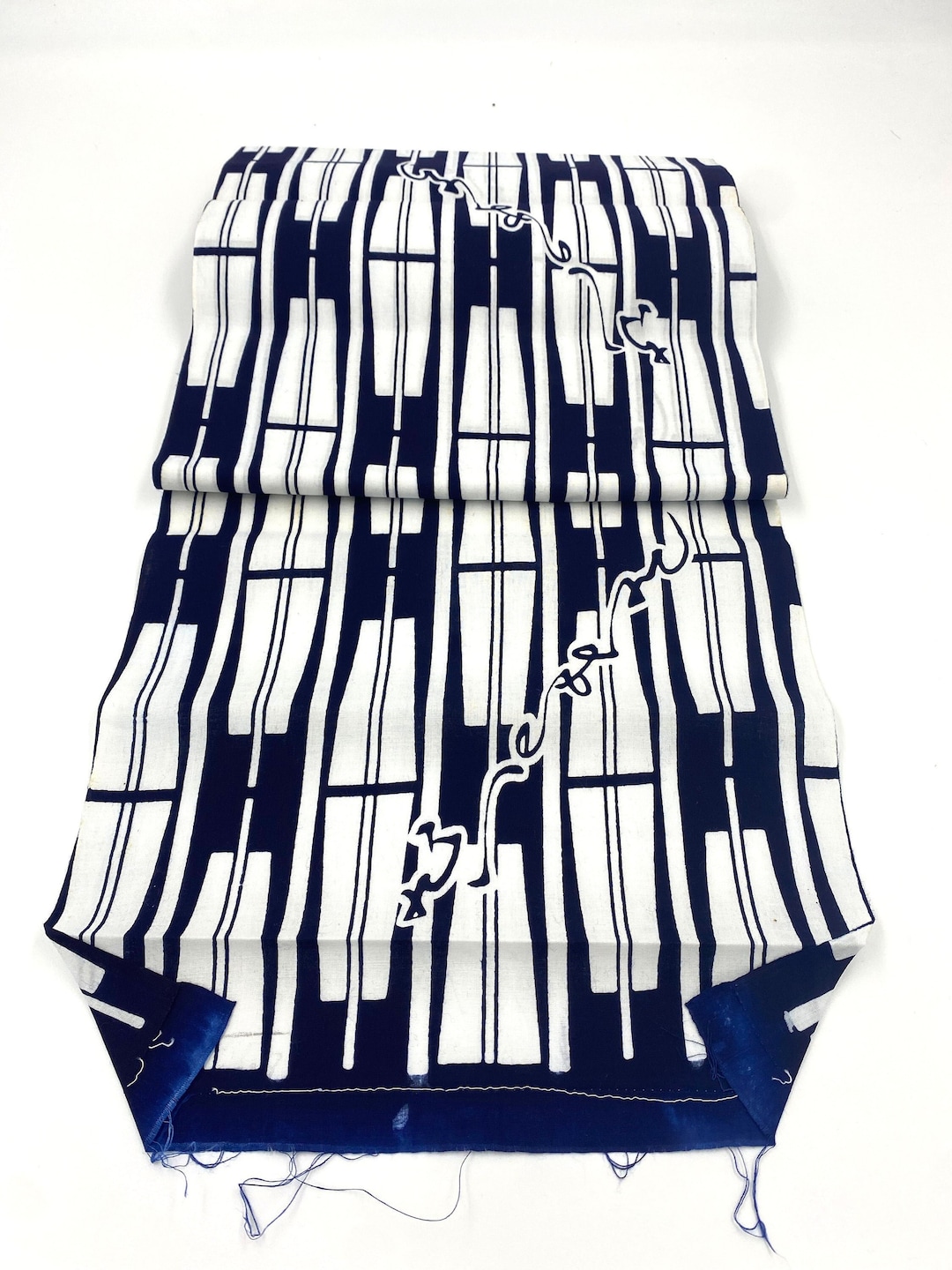 Japanese Cotton. Hane Arrow Design. Blue and White. Geometric Cotton ...