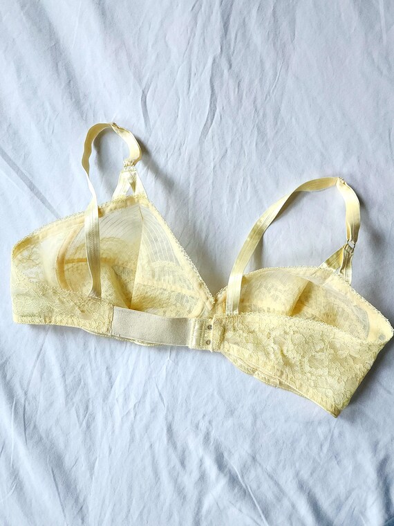 1950s Vintage Bullet Bra: 36B Yellow Lace Hollywood V… - Gem