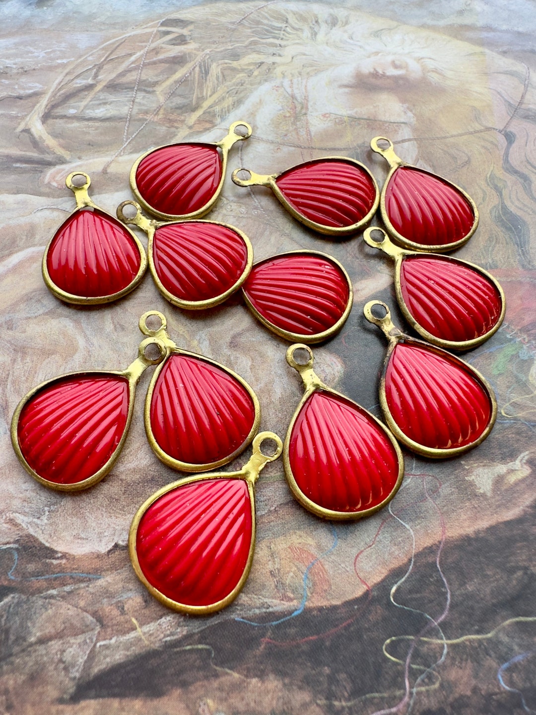 12 Vintage LUCITE Shell Red Channel Set Petal Charm Beads, Pendants ...