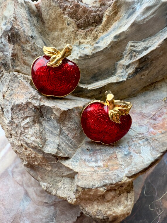 Vintage Avon Red Enamel Heart Rhinestone Basket Pierc… - Gem