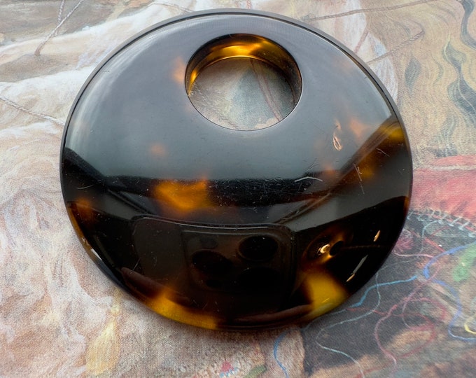 Vintage 1970s LUCITE Tortoise Shell Pendant, Vogue Fashion Smooth ...