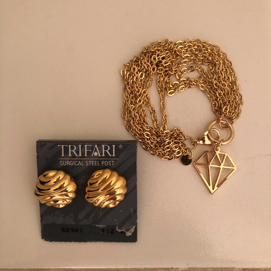 Vintage Trifari Gold Necklace and Earrings - Etsy