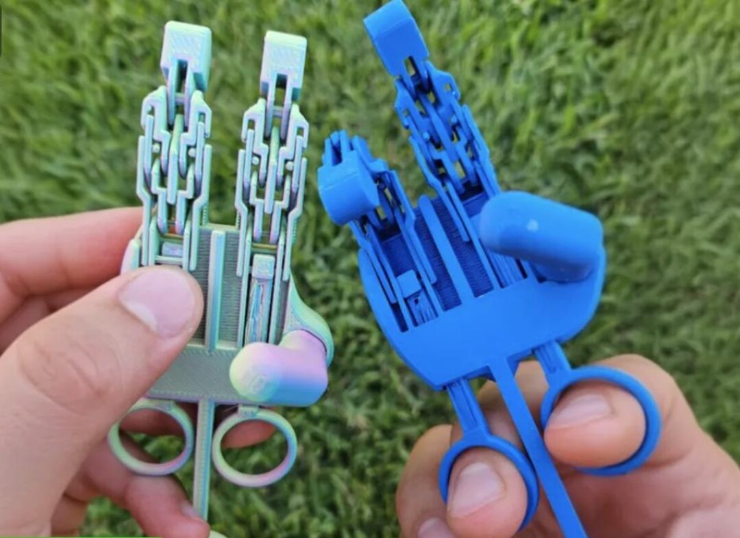 3D Printed Articulated Robot Claw – Two Finger Fidget Toy Christmas ...