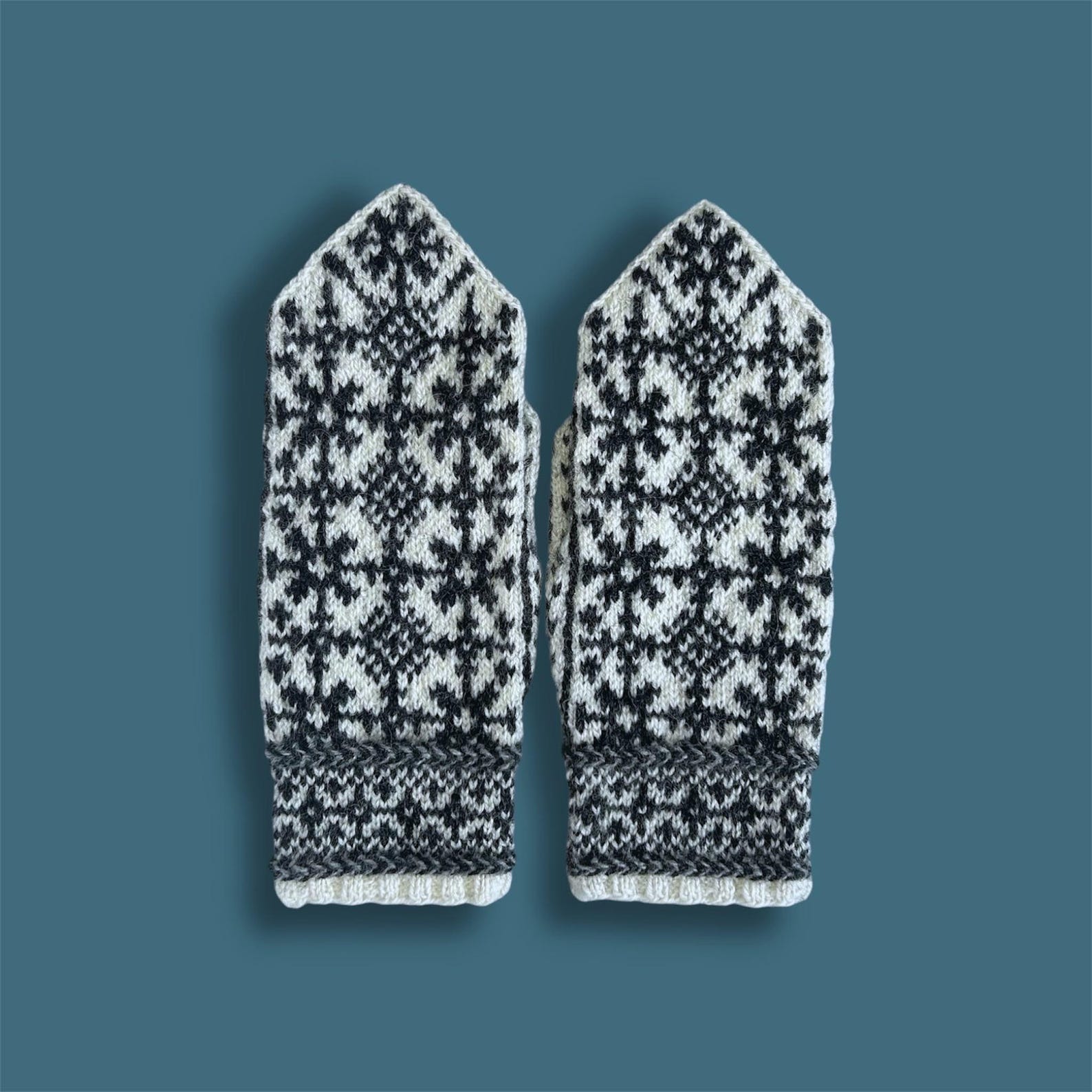 100% Swedish wool mittens " Spindelnät" - Etsy 日本