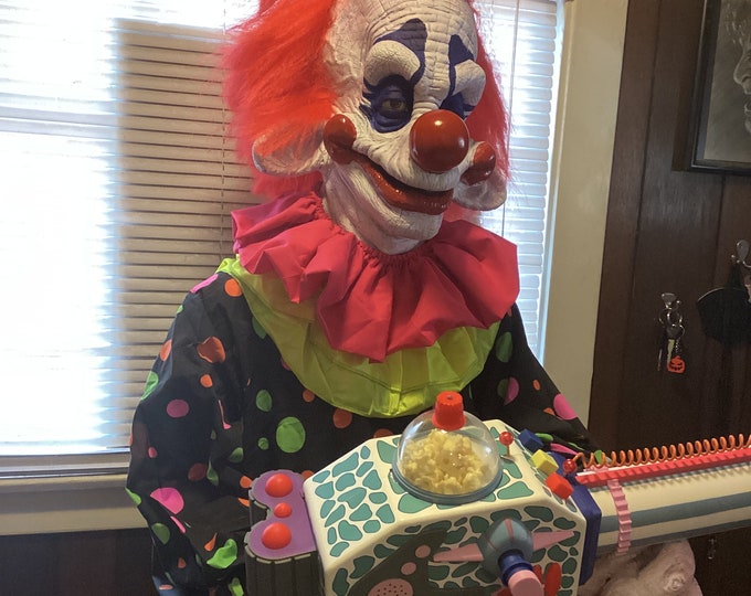 Killer Klowns From Outerspace Store Front Clown / Rudy Life Size Figure ...