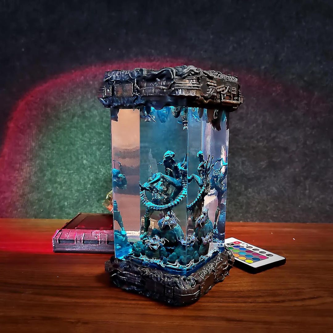 Alien Vs Space Monster Epoxy Resin Lamp, Ali.en, Resin Art, Night Light ...