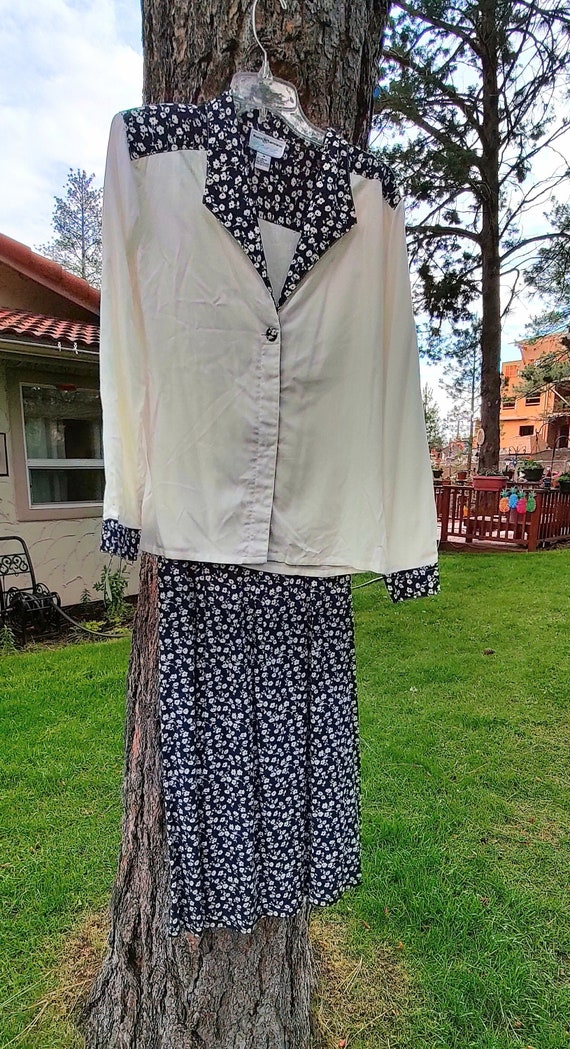 Vintage Maggie Lawrence Sport Navy blue White Floral… - Gem