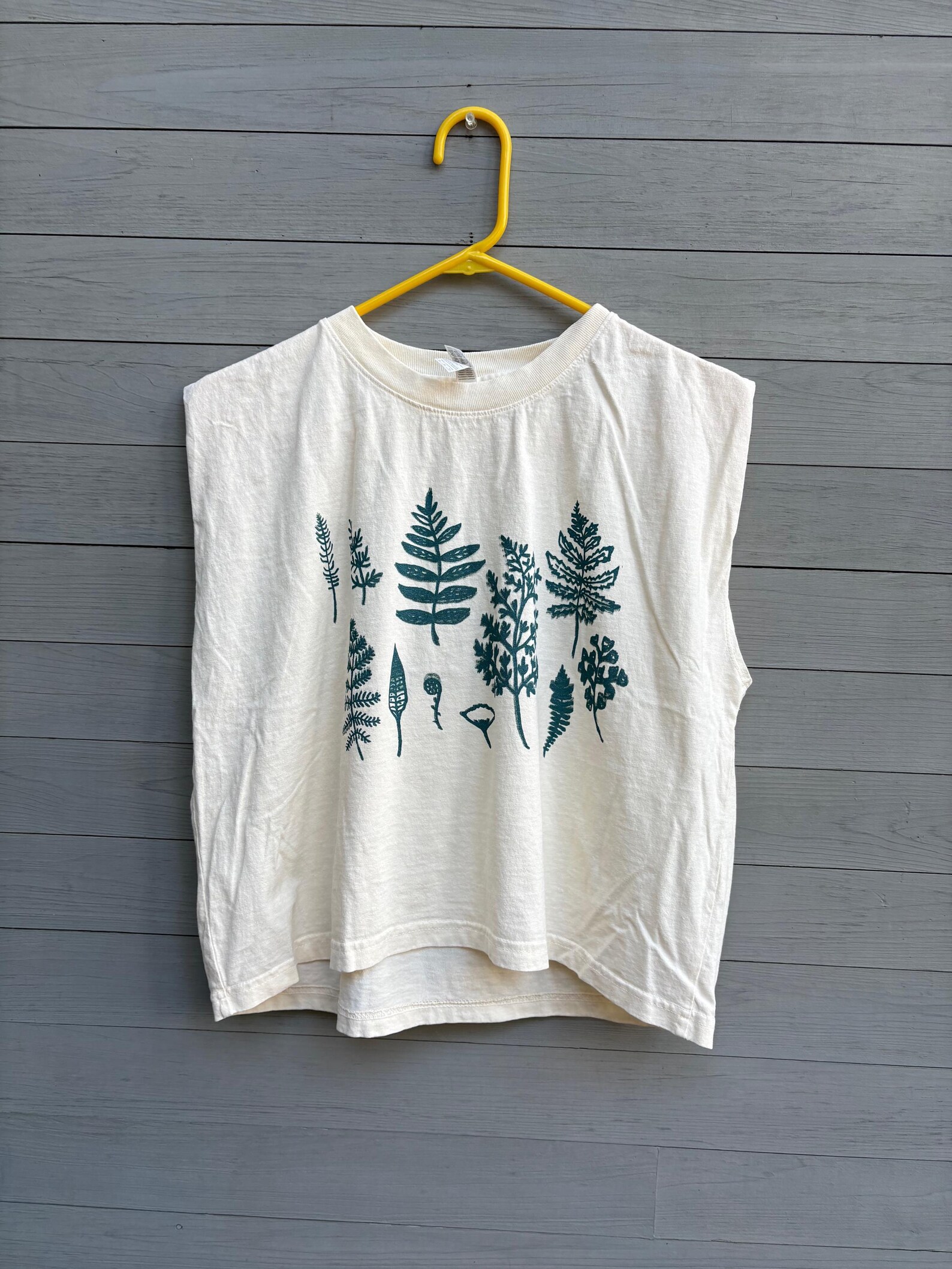 Cotton Cropped Muscle Tank in Ferns or Daisies: Final Sale With (slight ...
