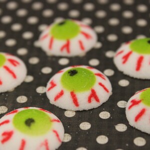 Eyeball Sugars 12 / Halloween Spooky Eyes / Edible Halloween Eyeballs ...