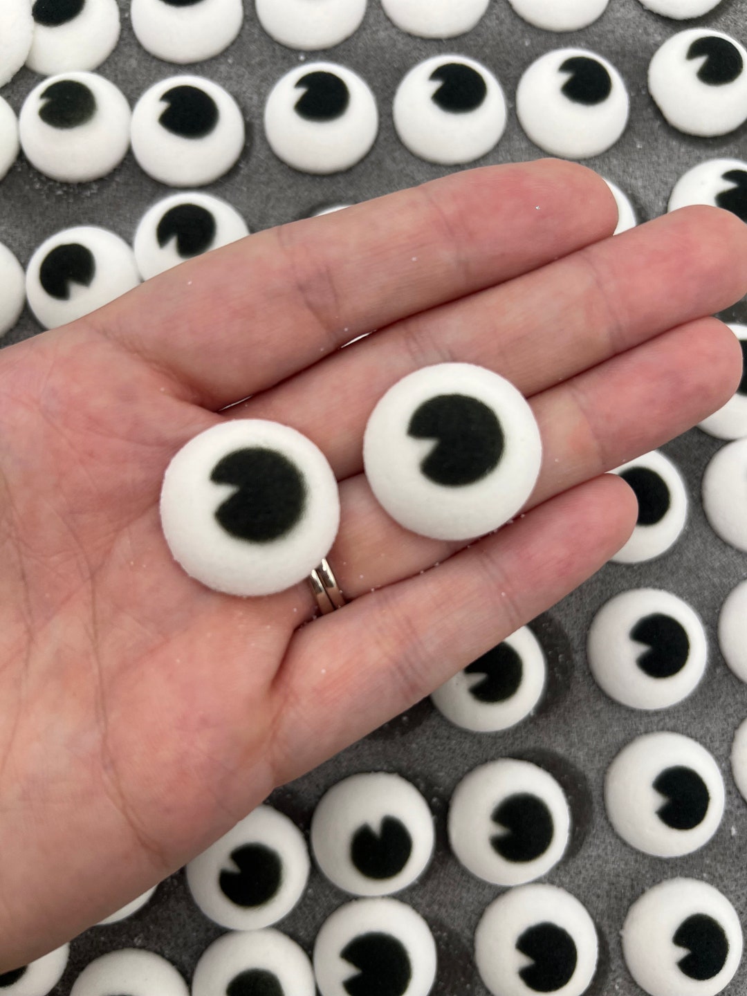 Eyeball Sugars 12 / Halloween Spooky Eyes / Edible Halloween - Etsy